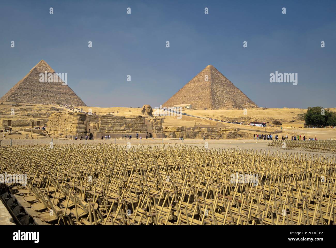 Die große Pyramide von Gizeh ist die älteste und größte der drei ...