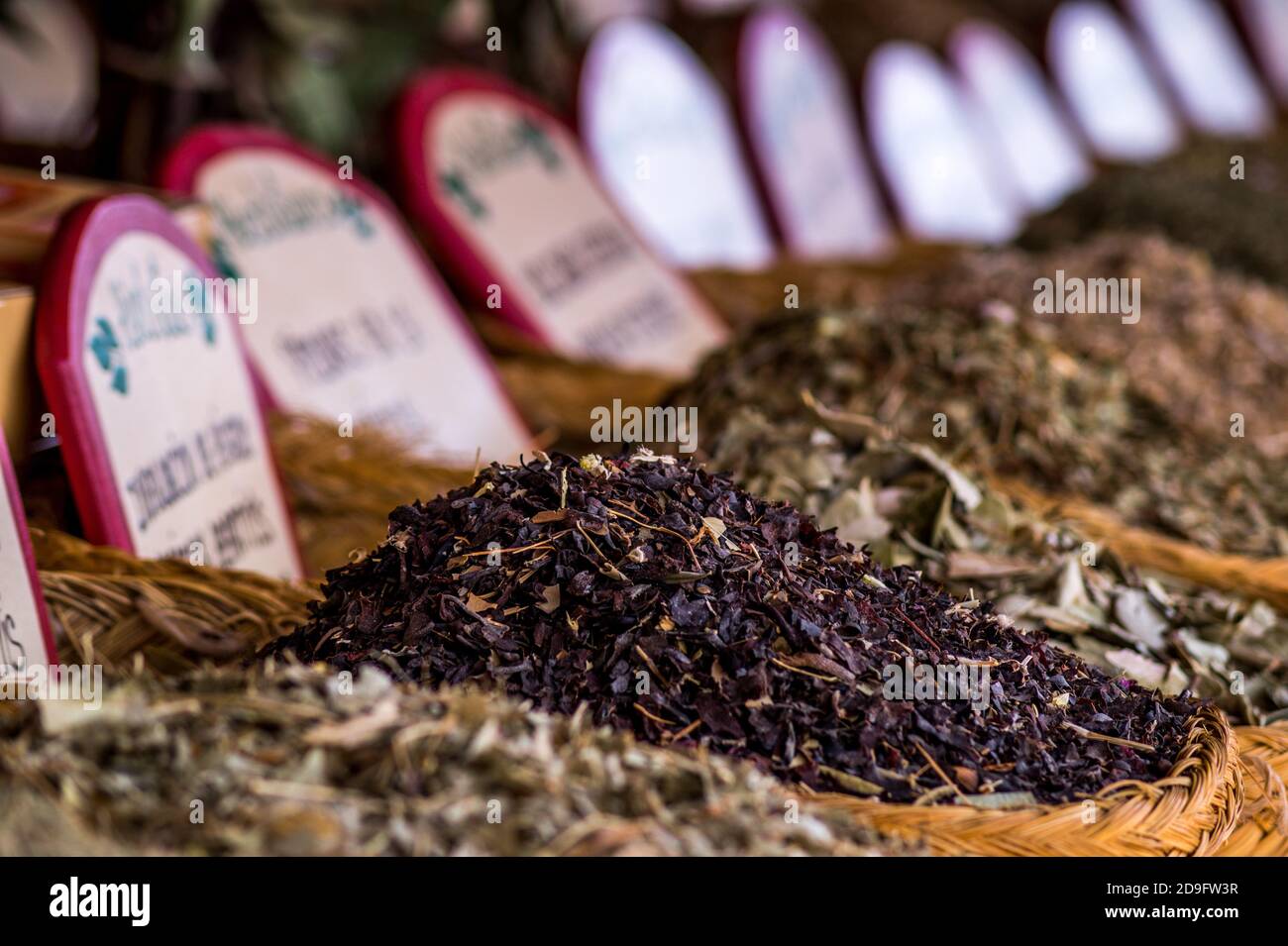 Tee gesamtmenge -Fotos und -Bildmaterial in hoher Auflösung – Alamy