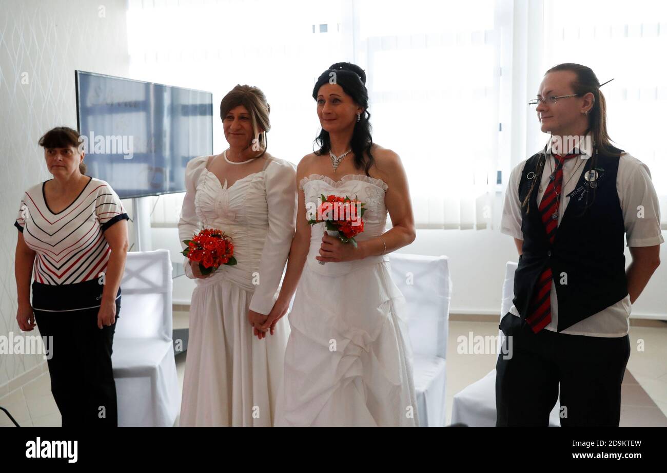 Transgender wedding -Fotos und -Bildmaterial in hoher Auflösung – Alamy