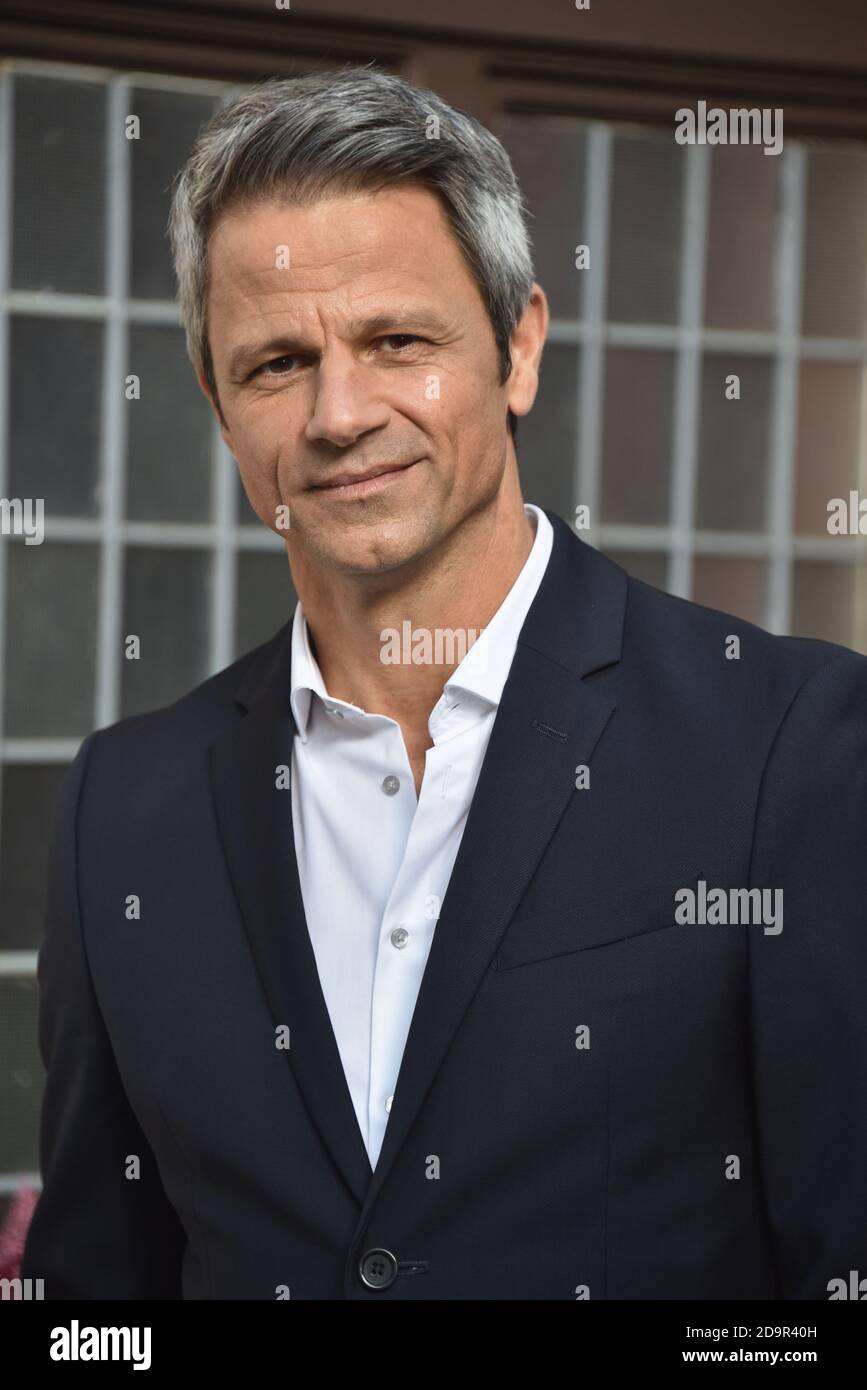 Köln, Deutschland. November 2020. Der Schauspieler Jens Hajek posiert ...