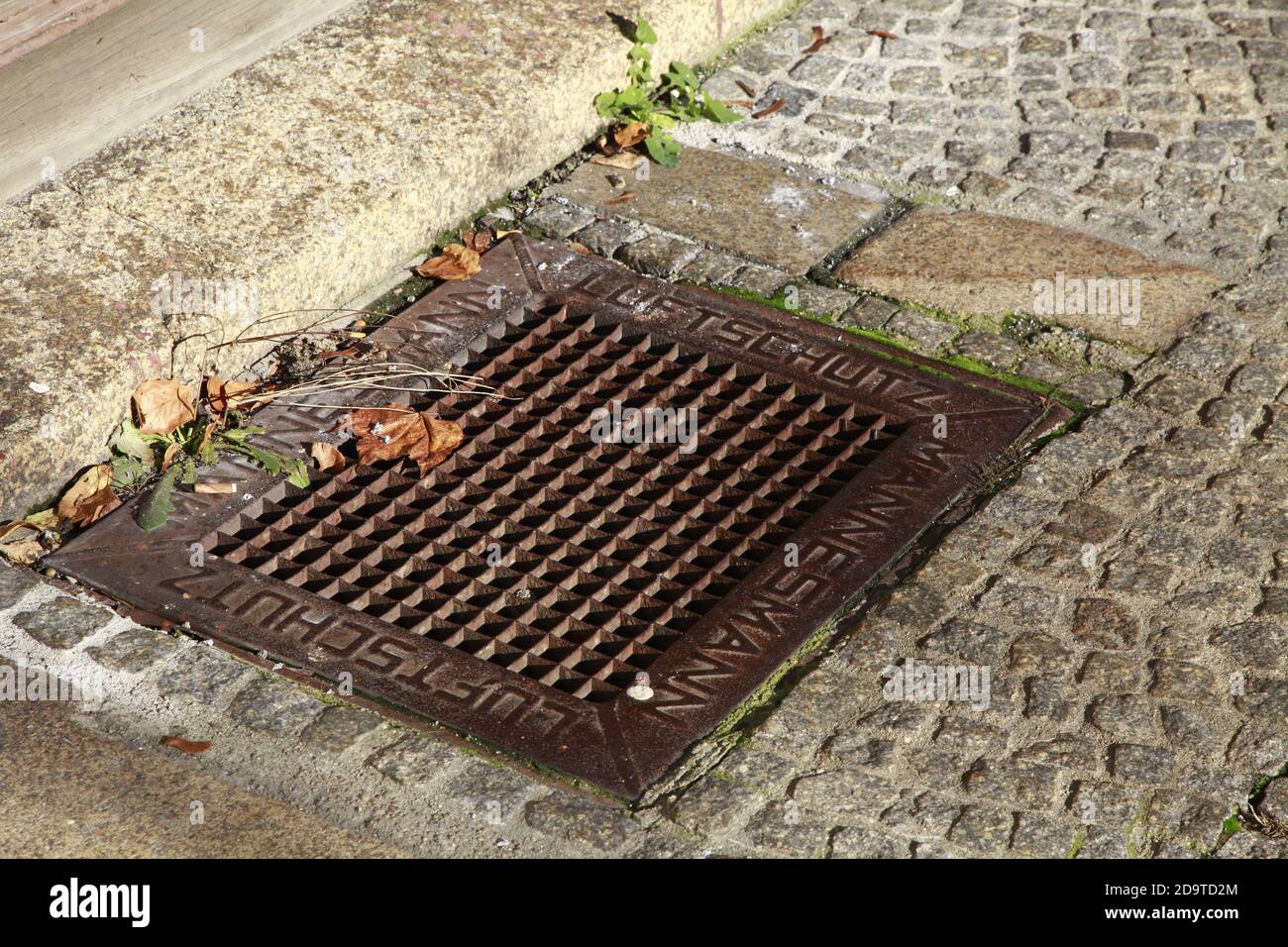 Mannesmann Luftschutz Gitter um 1940 aktuell noch baut Luftschutzgitter ...