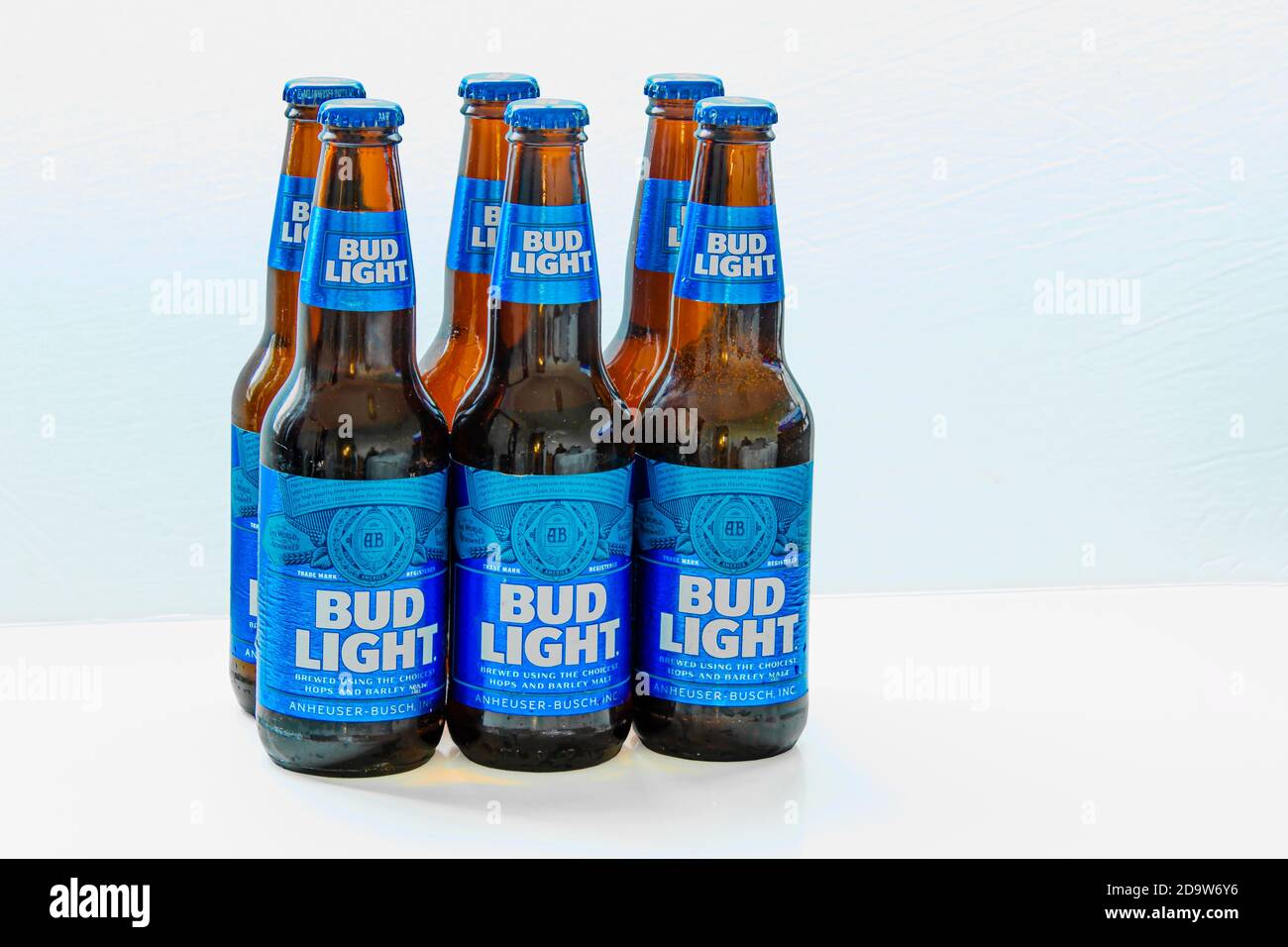 Sixpack bierflaschen -Fotos und -Bildmaterial in hoher Auflösung – Alamy