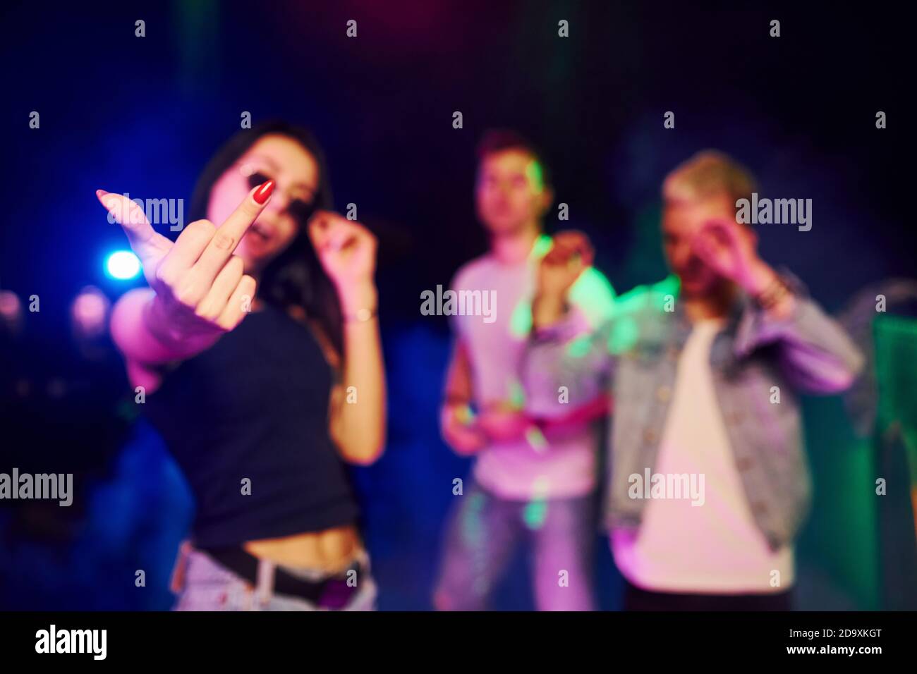 Frau Zeigt Mittelfinger Stockfotos und -bilder Kaufen - Alamy