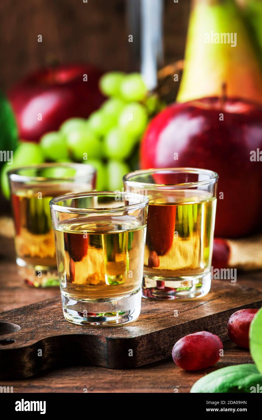 Serbische Rakija Stockfotos und -bilder Kaufen - Alamy