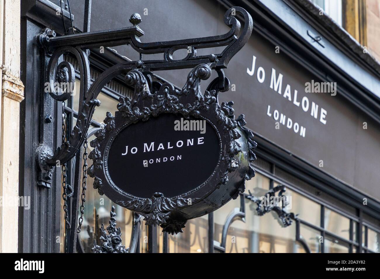 Jo malone logo -Fotos und -Bildmaterial in hoher Auflösung – Alamy