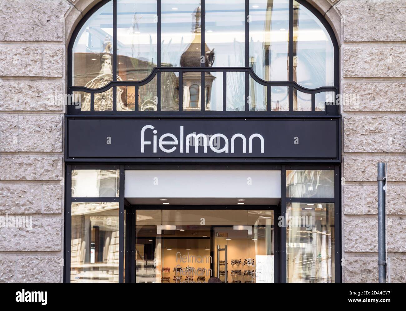 Optik logo -Fotos und -Bildmaterial in hoher Auflösung – Alamy