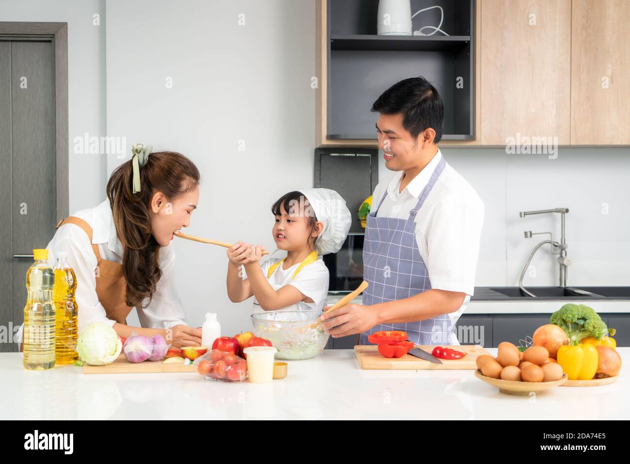 Heim und familie -Fotos und -Bildmaterial in hoher Auflösung – Alamy
