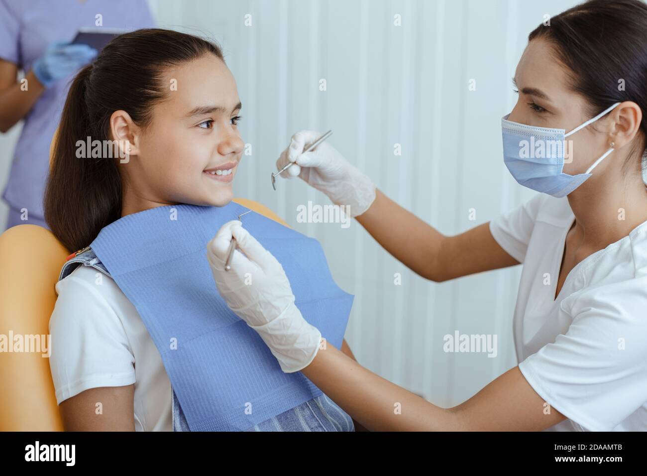 Orale behandlung -Fotos und -Bildmaterial in hoher Auflösung – Alamy