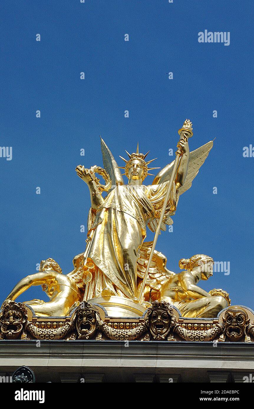 Golden statue in paris opera -Fotos und -Bildmaterial in hoher ...