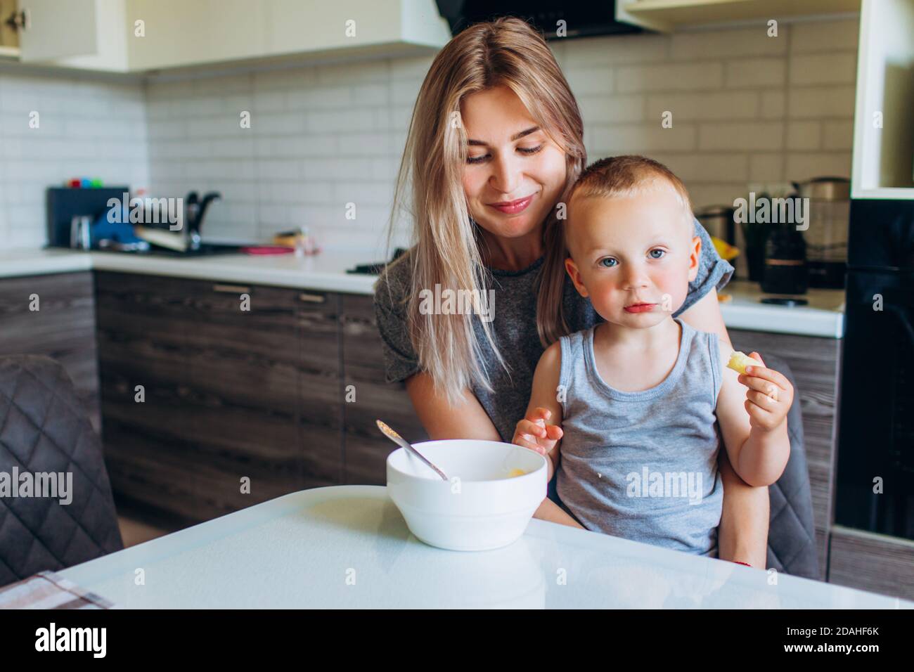 Kinderbetreuung und Bildung Stockfotos und -bilder Kaufen - Alamy