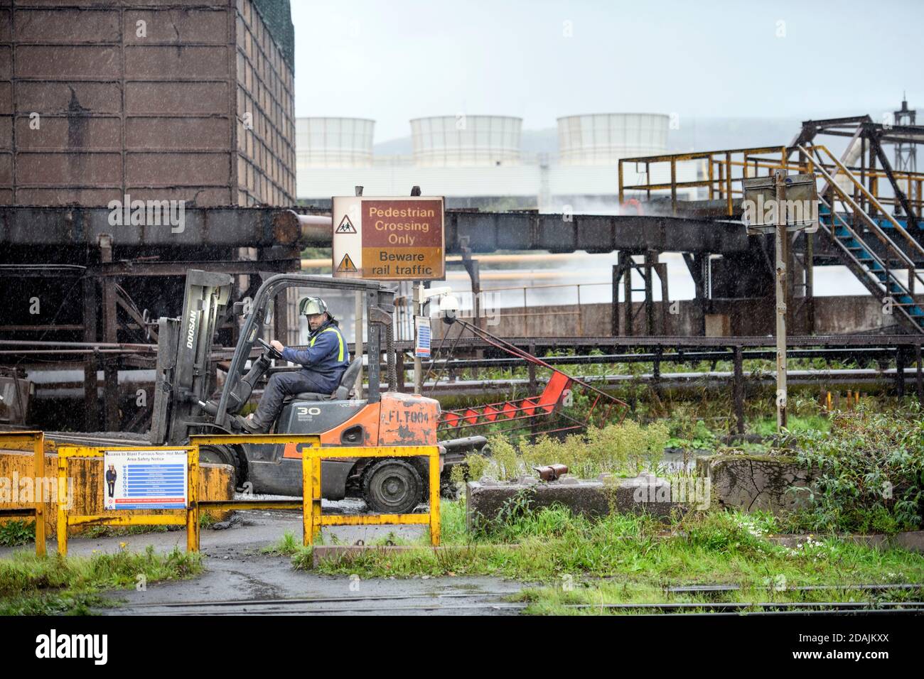Industrial worker blast furnace -Fotos und -Bildmaterial in hoher ...