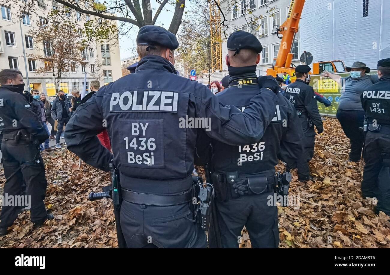 Bereitschaftspolizei usk -Fotos und -Bildmaterial in hoher Auflösung ...