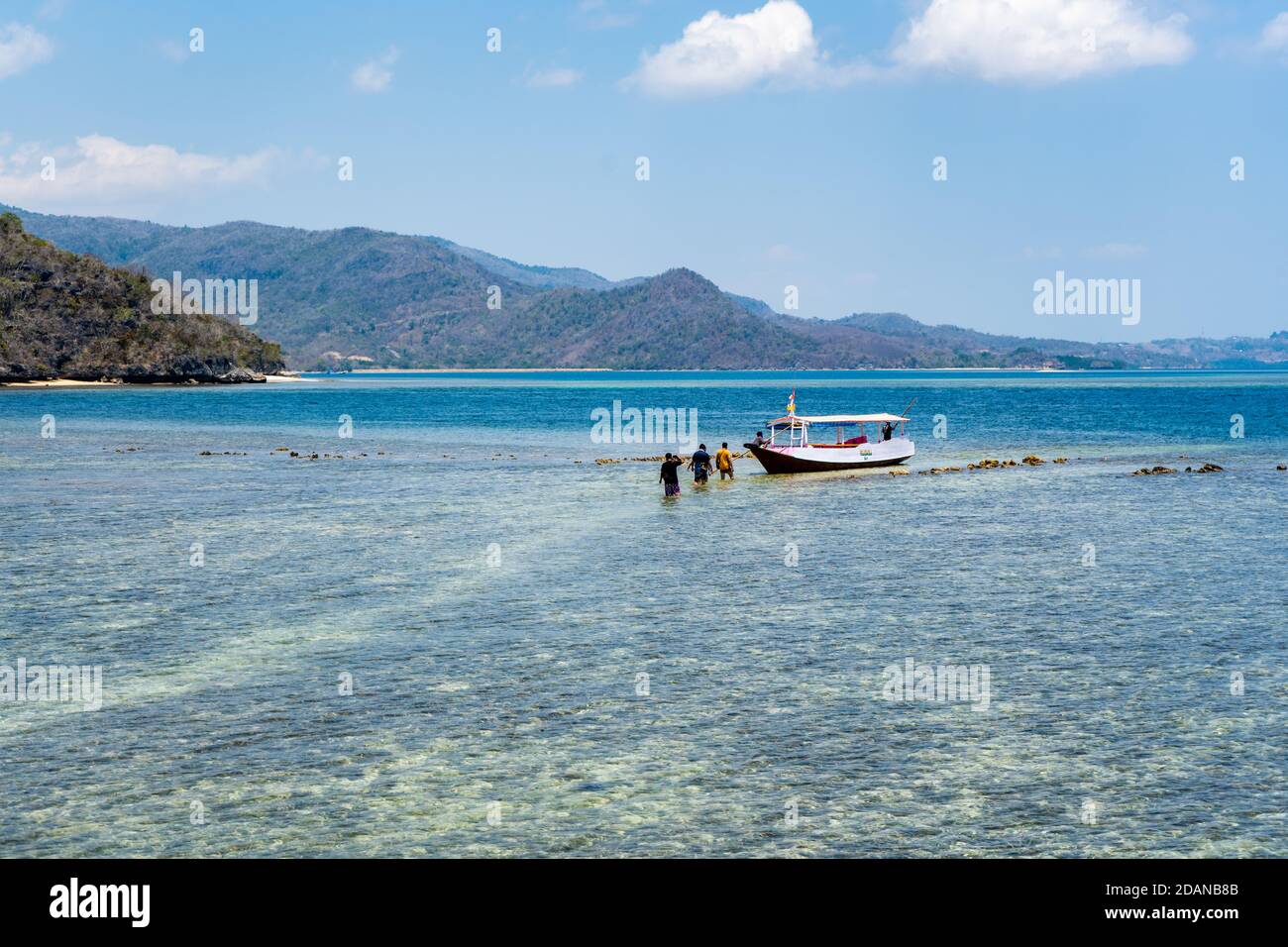 Menschenmassen am meer -Fotos und -Bildmaterial in hoher Auflösung – Alamy