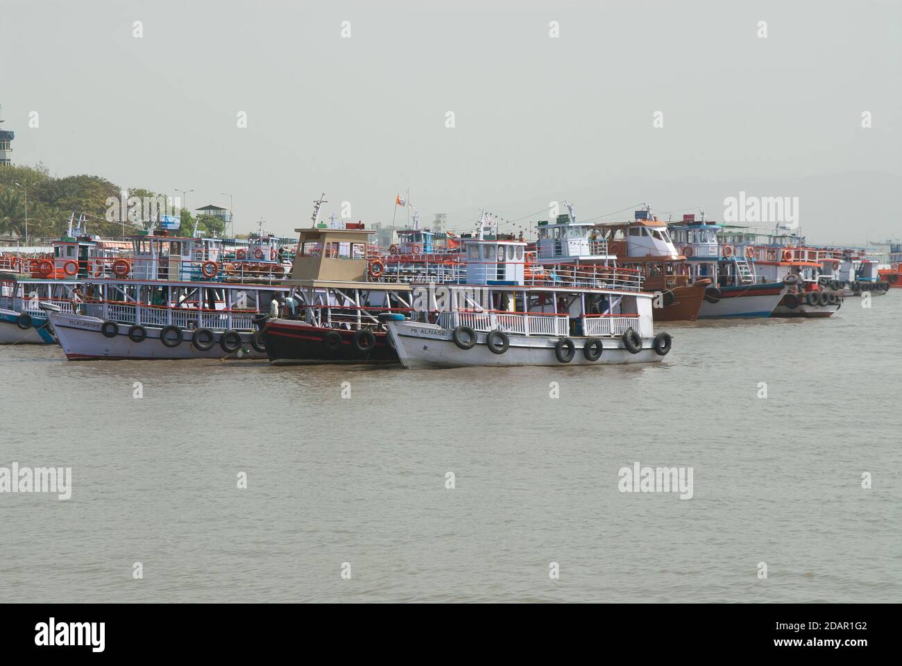 Mumbai bombay meerwasser boot schiff -Fotos und -Bildmaterial in hoher ...