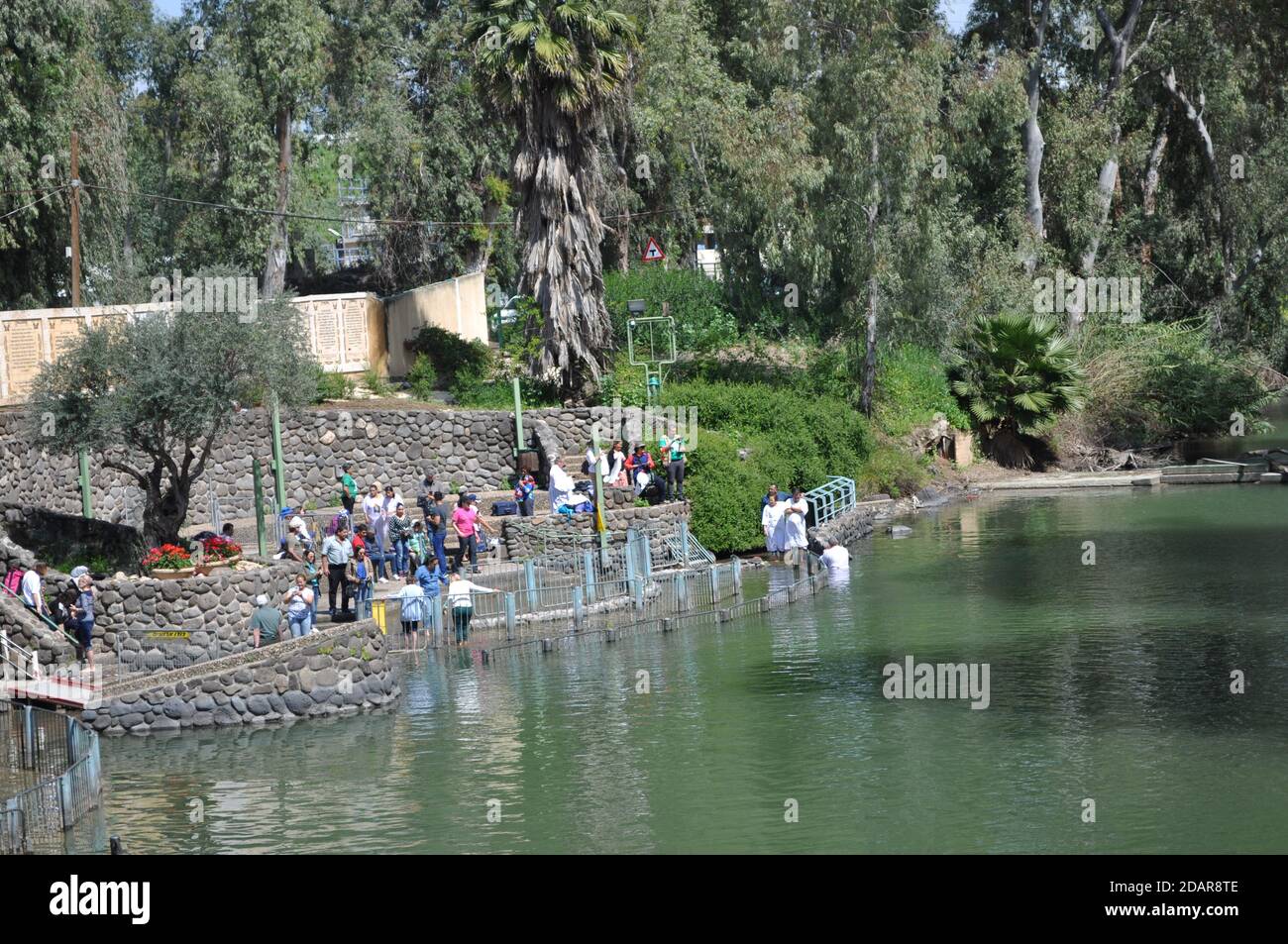 Die stufen runter in den fluss jordan zur taufe -Fotos und -Bildmaterial in hoher Auflösung – Alamy