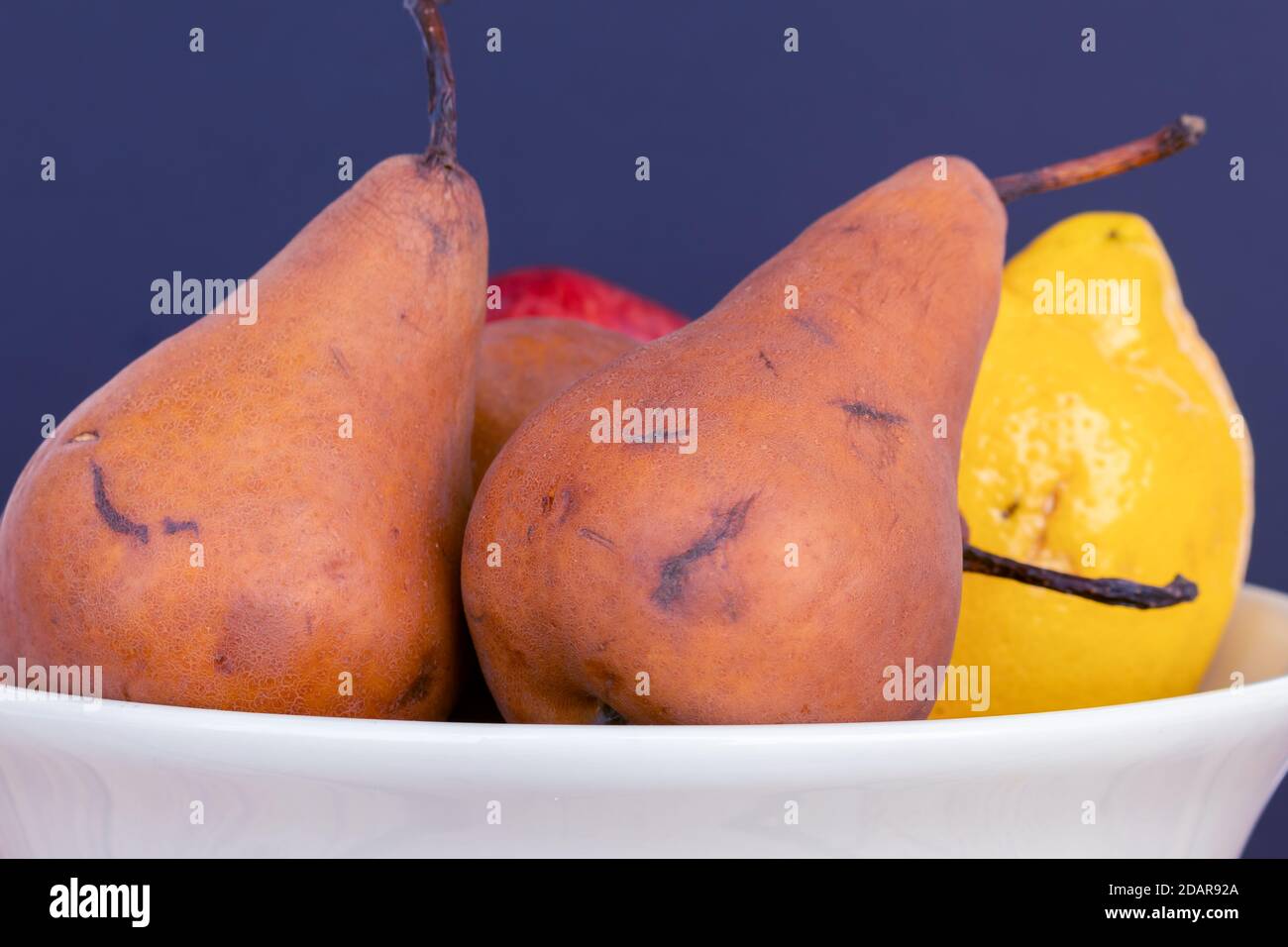 Birnbaum früchte dessert -Fotos und -Bildmaterial in hoher Auflösung ...