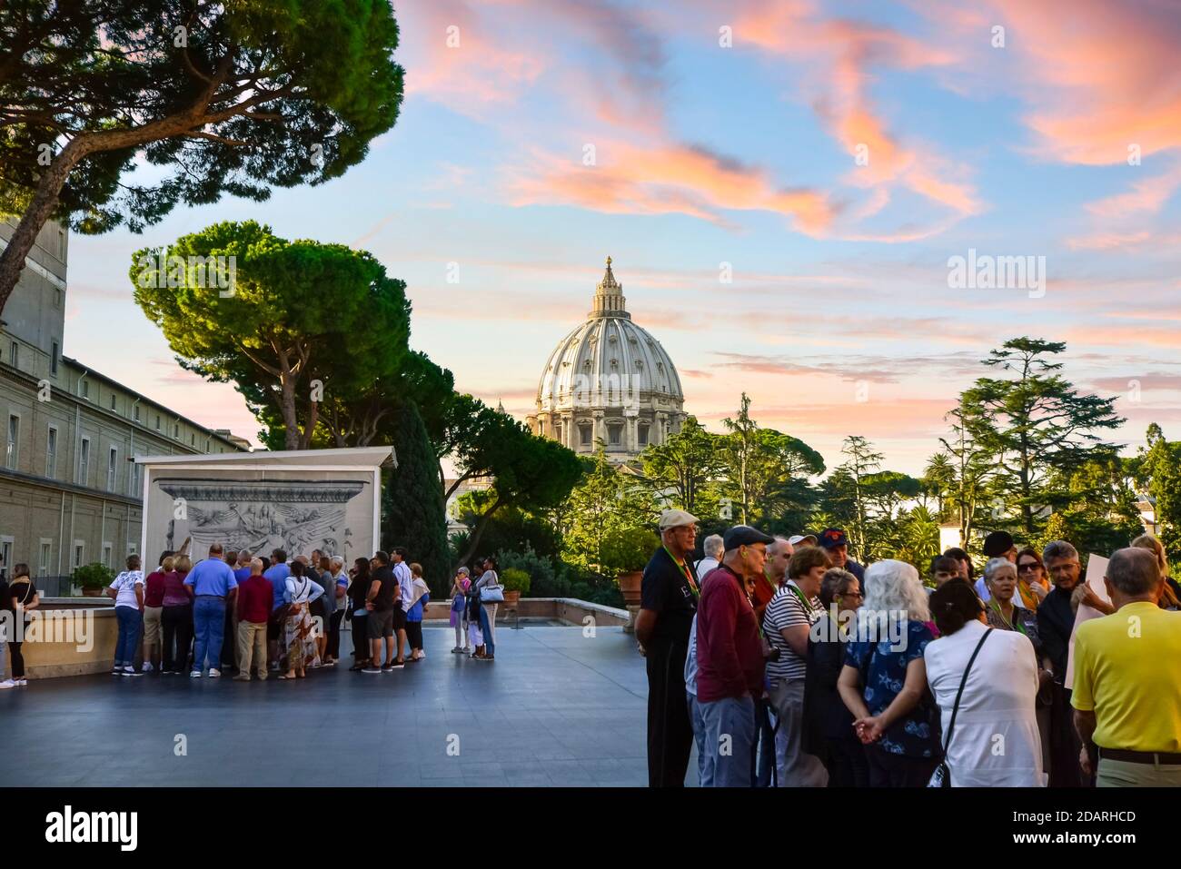 St peters basilika vom st peter platz -Fotos und -Bildmaterial in hoher ...