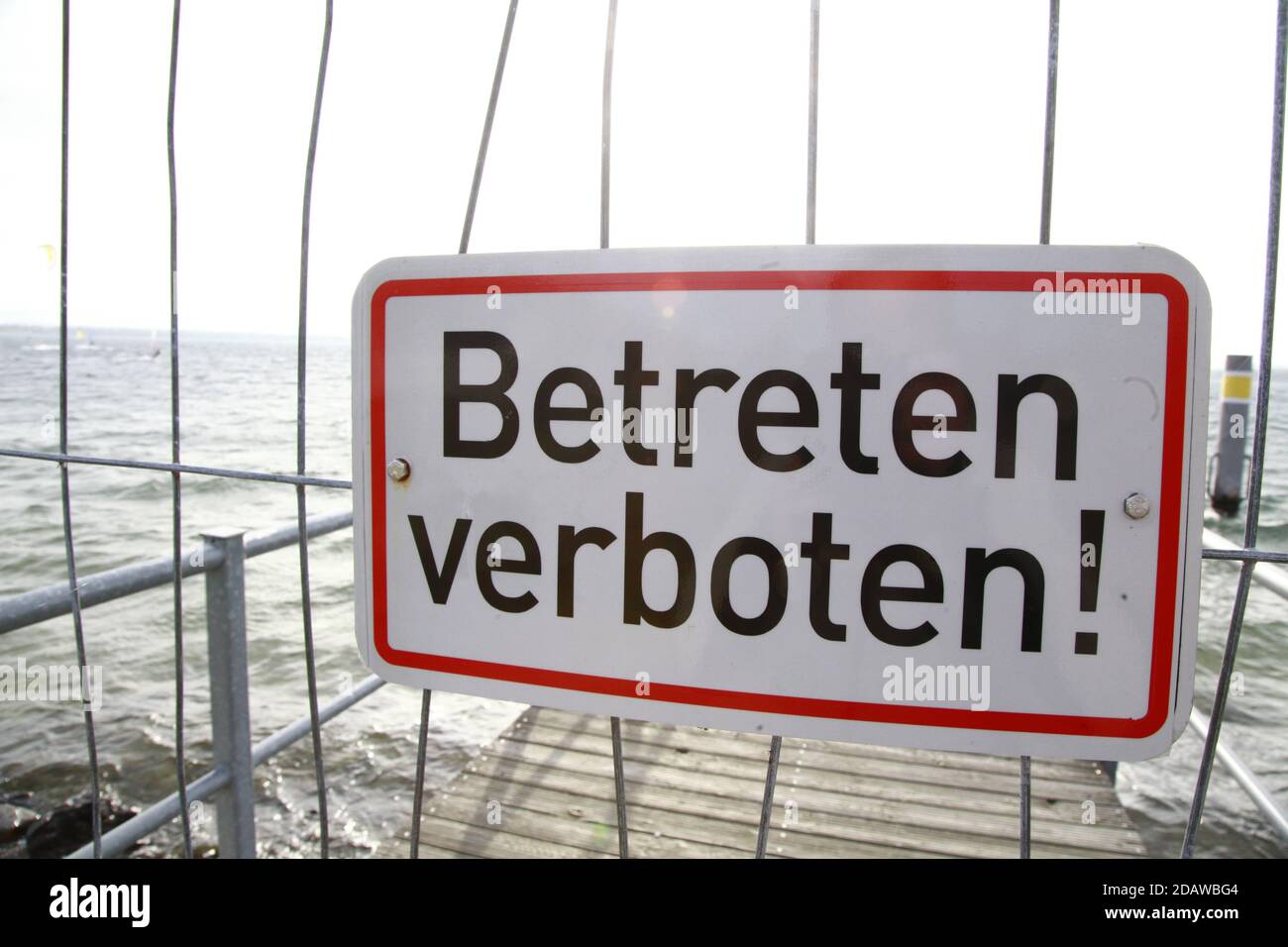 Verboten verkehrszeichen -Fotos und -Bildmaterial in hoher Auflösung ...