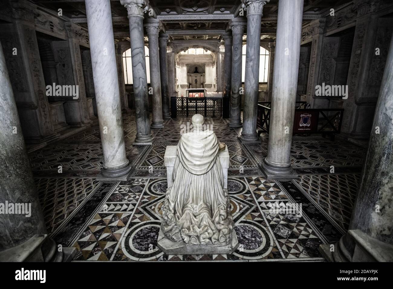 Cattedrale di san gennaro -Fotos und -Bildmaterial in hoher Auflösung ...