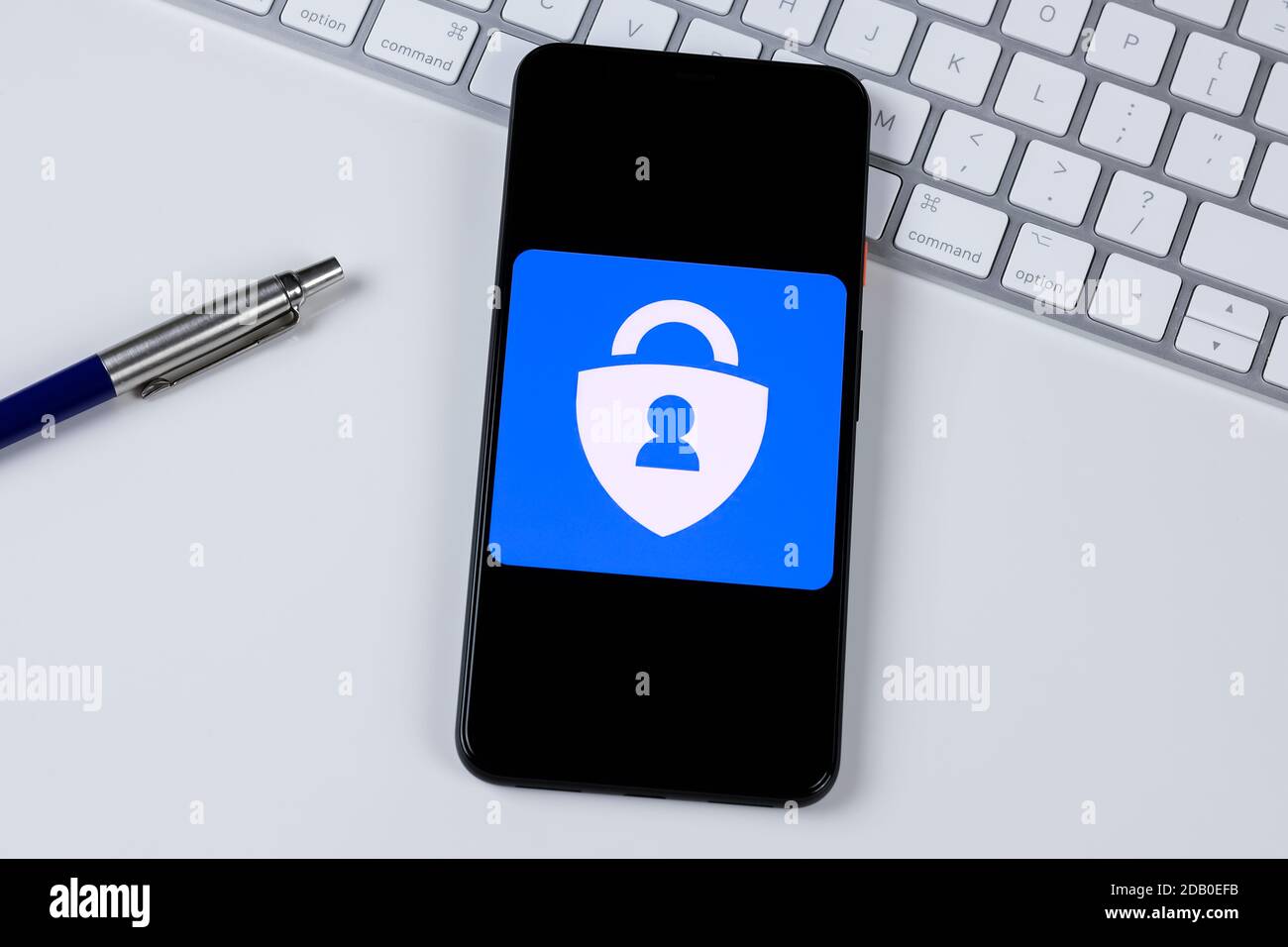 Microsoft authenticator app -Fotos und -Bildmaterial in hoher Auflösung ...