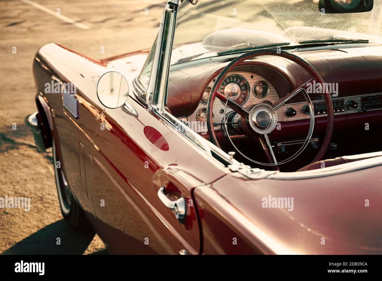 Auto seitlich interieur -Fotos und -Bildmaterial in hoher Auflösung – Alamy