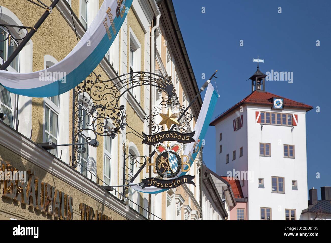 Stadtplatz von traunstein mit jacklturm -Fotos und -Bildmaterial in ...