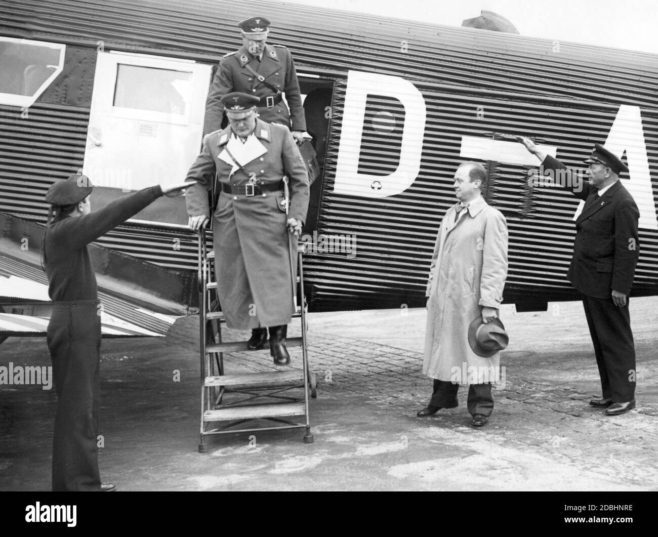 Hermann Göring und sein Adjutant Oberstleutnant Bodenschatz kehren von ...