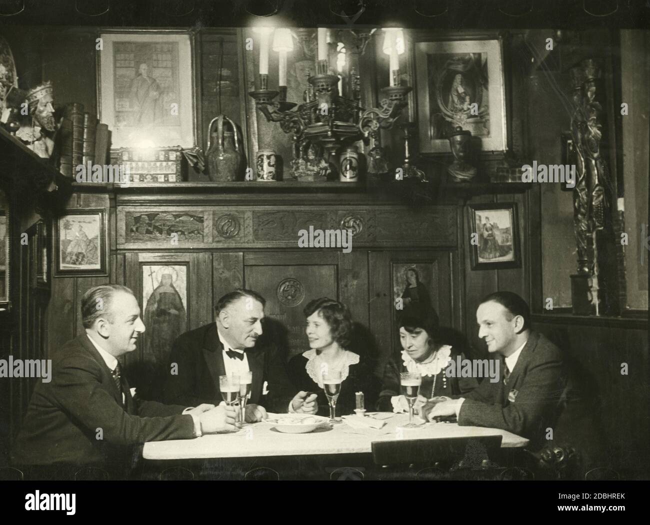 Historische kneipe berlin -Fotos und -Bildmaterial in hoher Auflösung ...