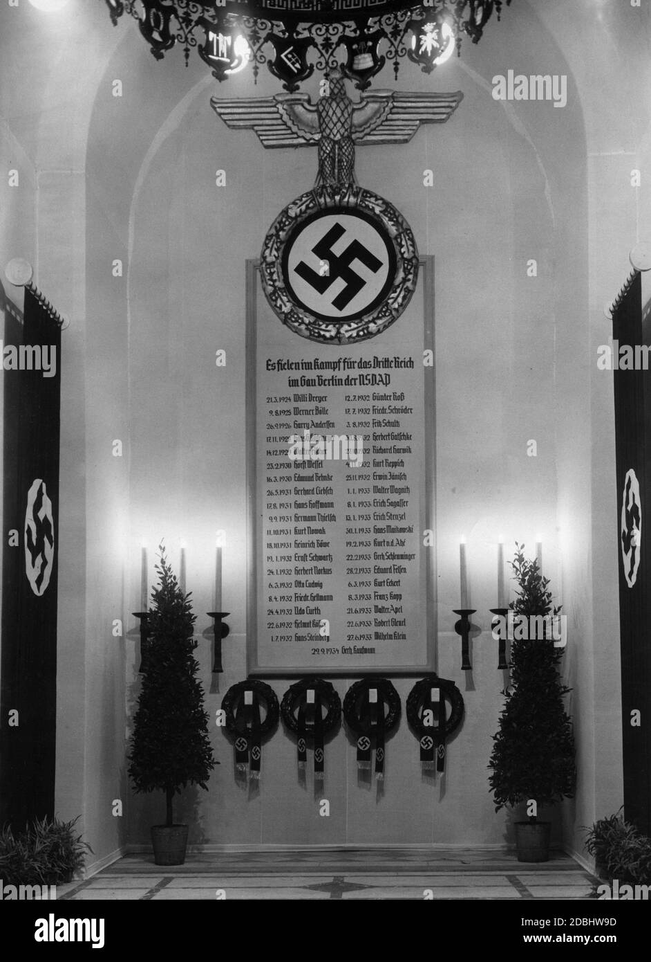 'Blick in den Ehrensaal der Ausstellung ''10 Jahre Kampf um Berlin'' 10 ...