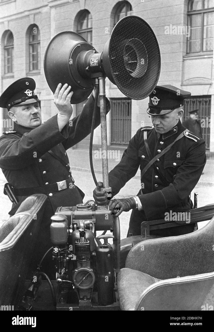 Historische polizeiuniform deutschland -Fotos und -Bildmaterial in ...