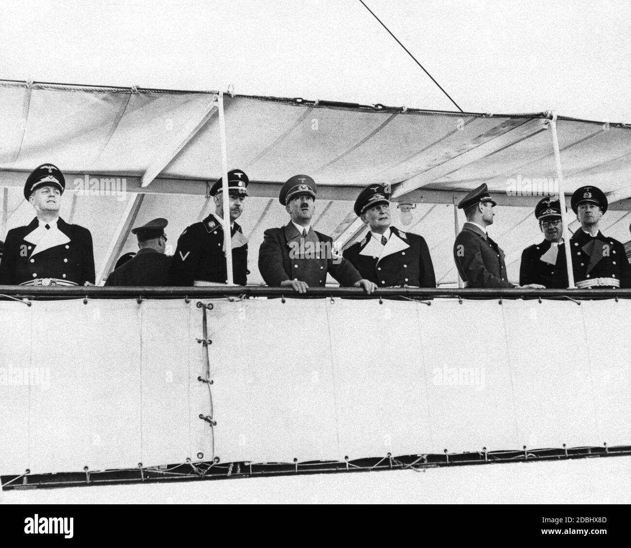 'Von links nach rechts: Reichsaußenminister Joachim von Ribbentrop, SS ...