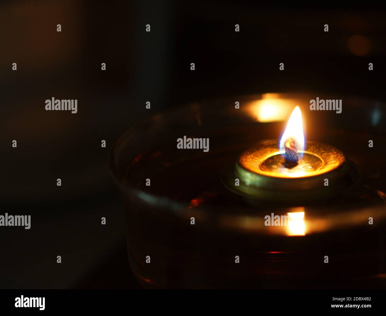 Flamme brennt -Fotos und -Bildmaterial in hoher Auflösung – Alamy