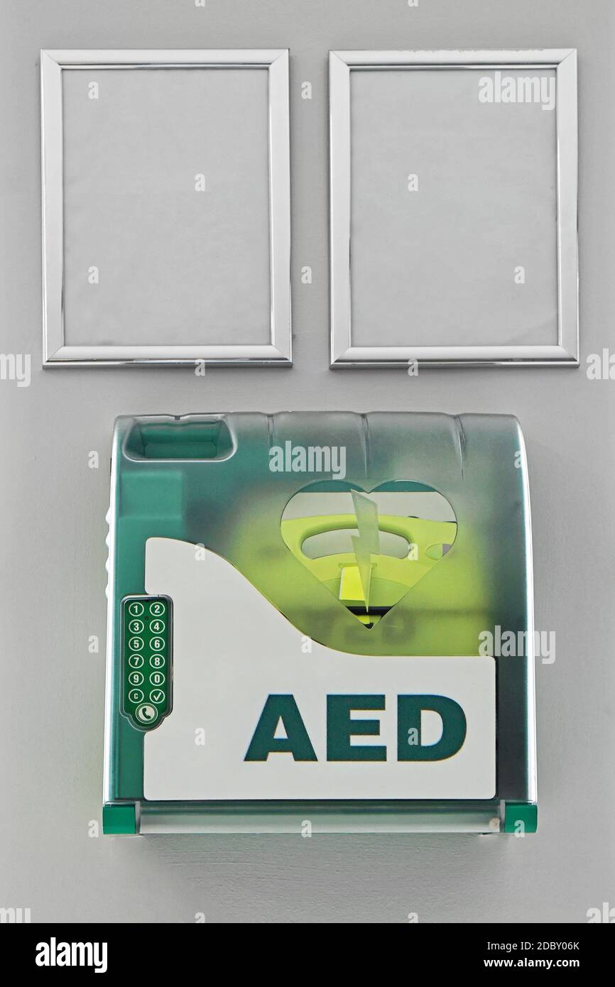 Aed defibrillator -Fotos und -Bildmaterial in hoher Auflösung – Alamy