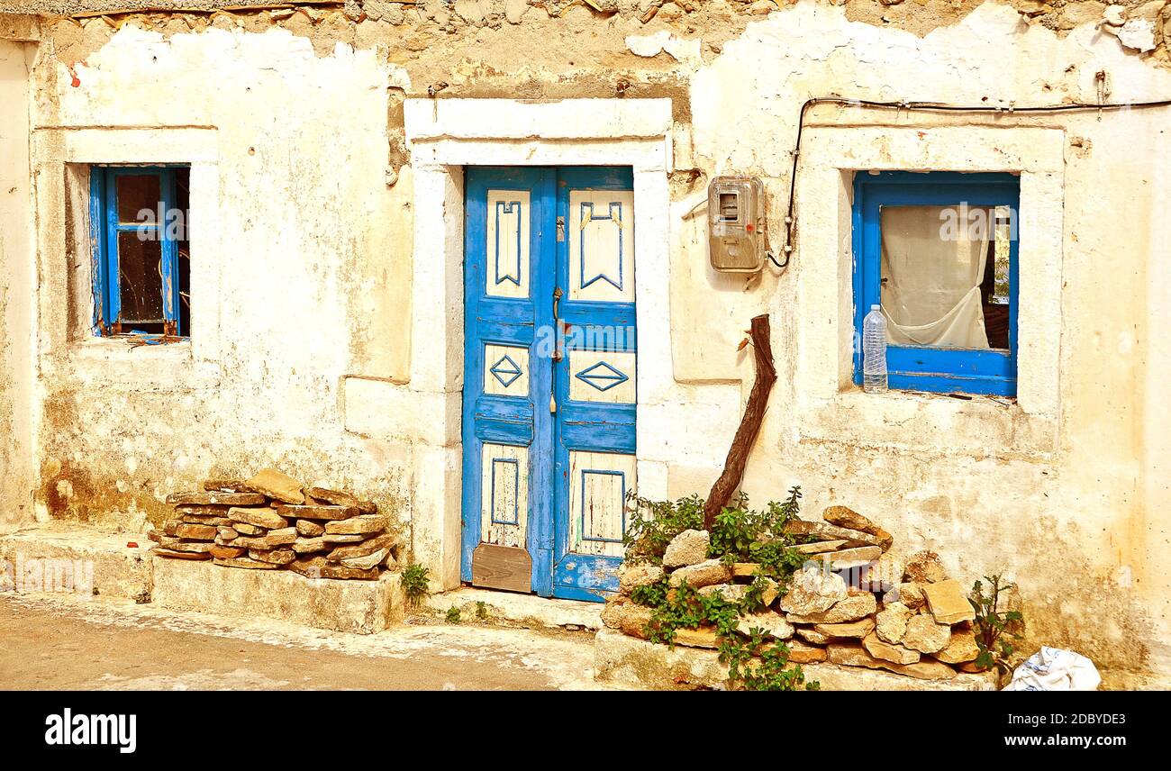Marode hausfassade -Fotos und -Bildmaterial in hoher Auflösung – Alamy