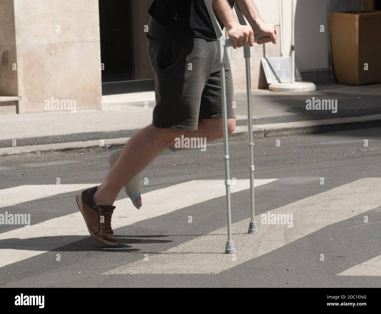 Handicapped person -Fotos und -Bildmaterial in hoher Auflösung – Alamy