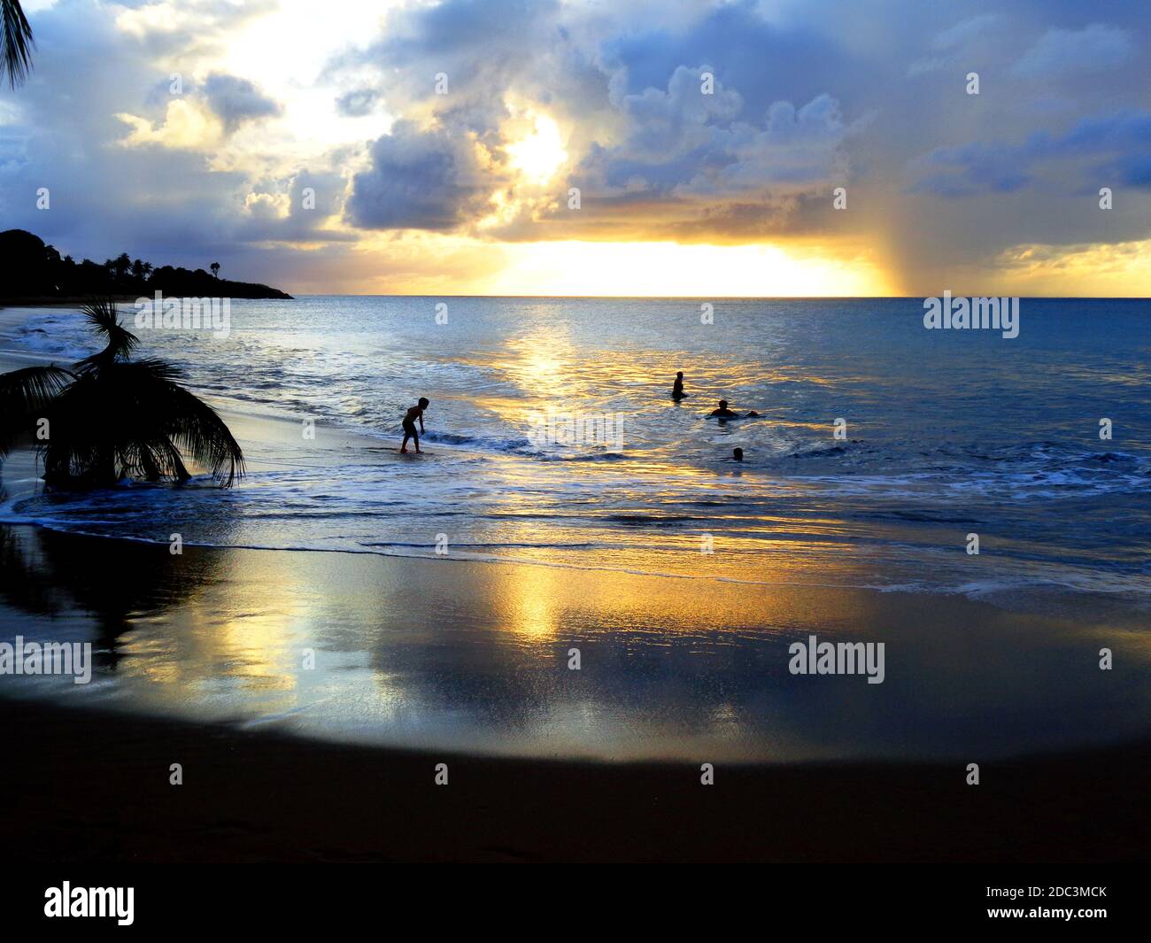 Plage de la perle -Fotos und -Bildmaterial in hoher Auflösung – Alamy