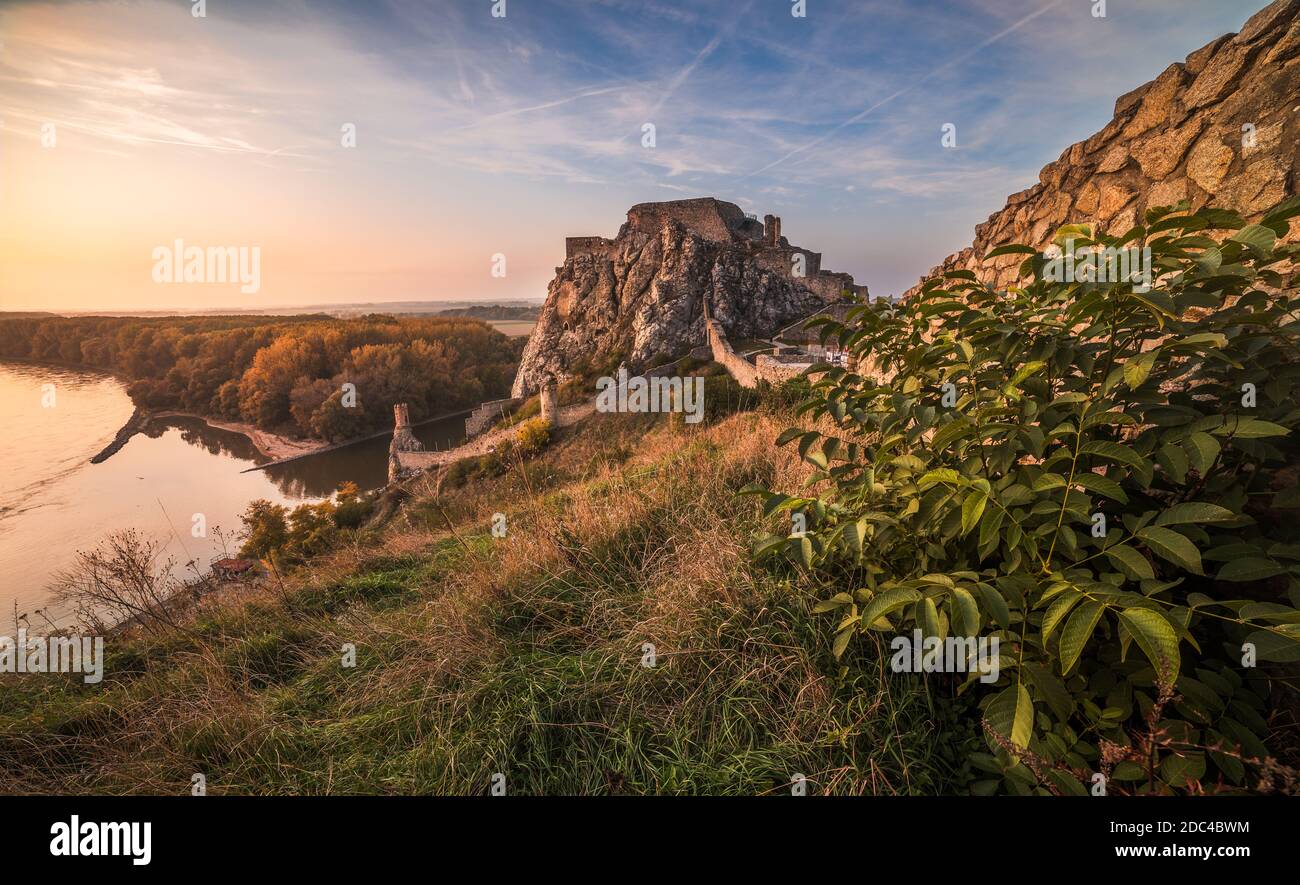 Berühmte burg devin -Fotos und -Bildmaterial in hoher Auflösung – Alamy