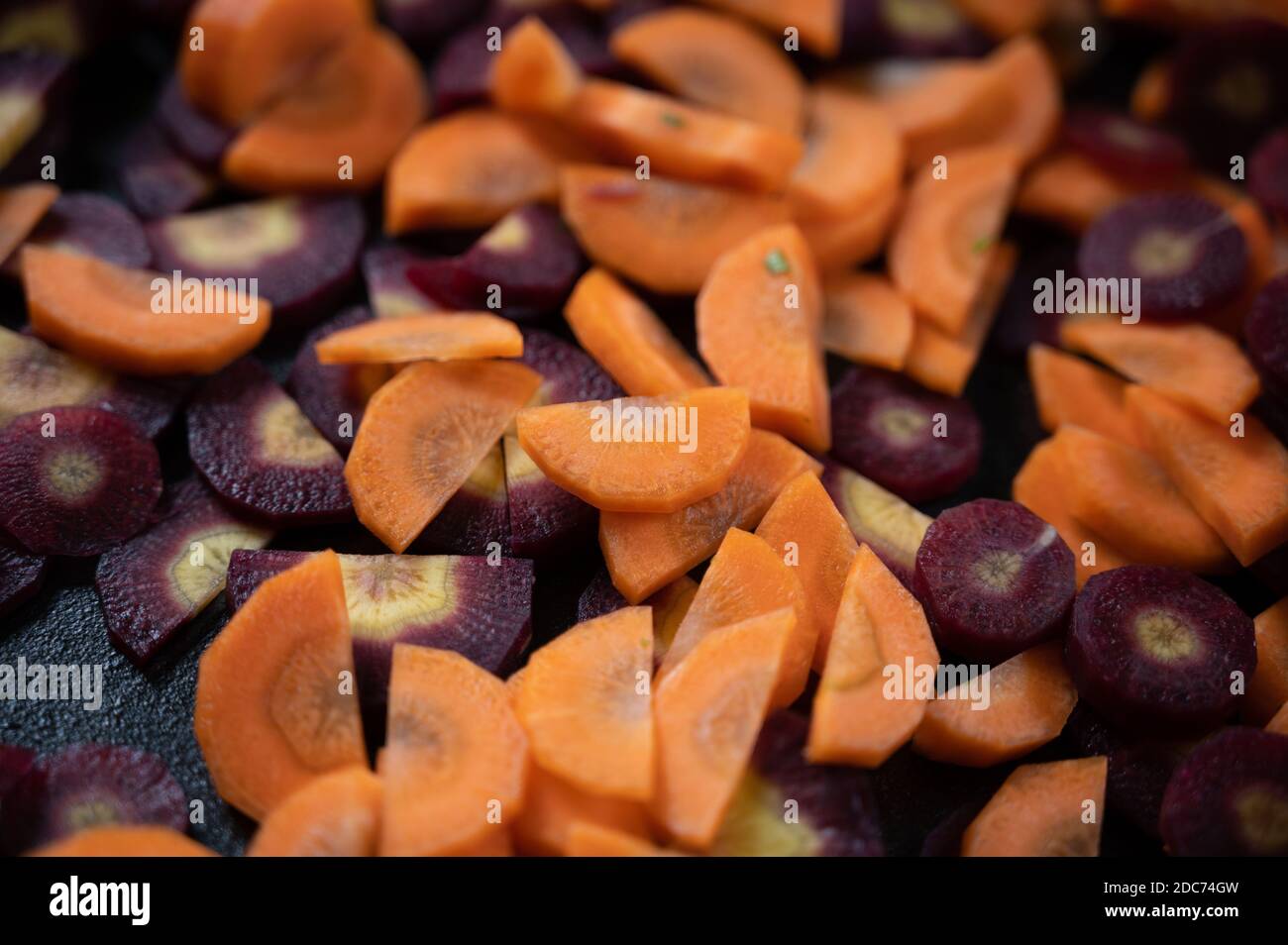 Bunte karotten -Fotos und -Bildmaterial in hoher Auflösung – Alamy
