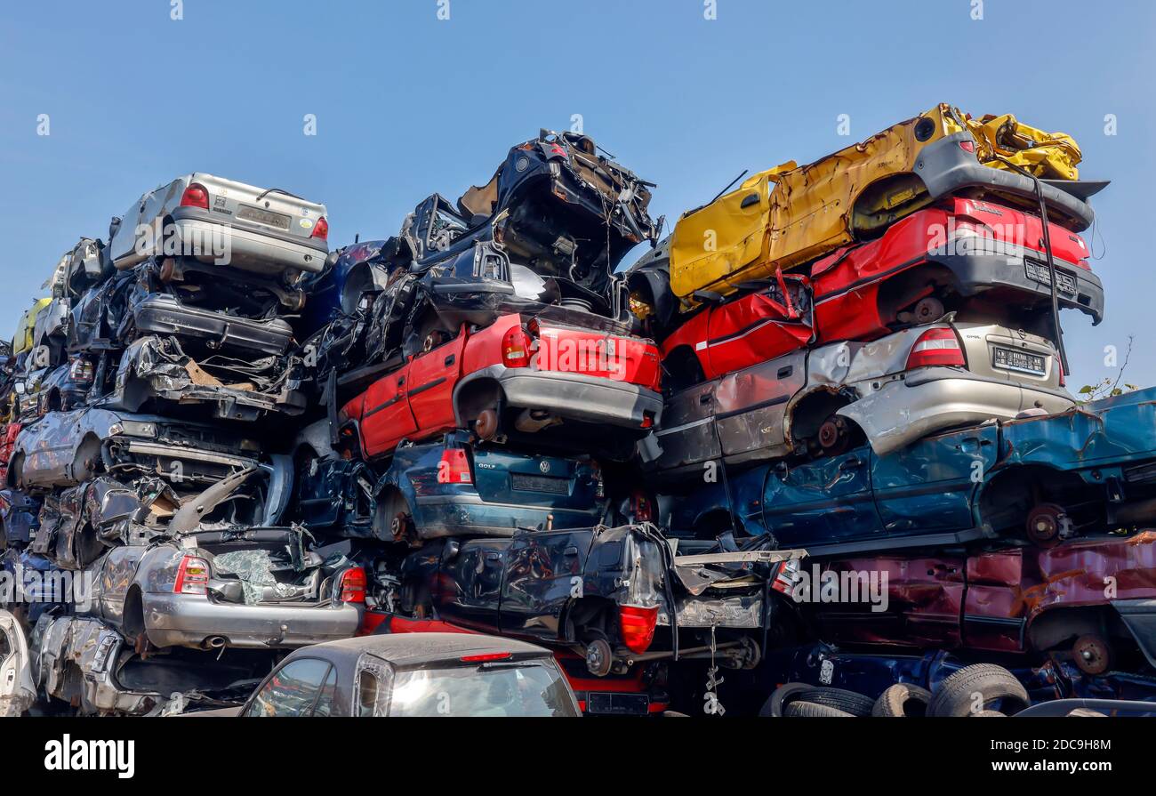 Autoverschrottung autorecycler -Fotos und -Bildmaterial in hoher ...