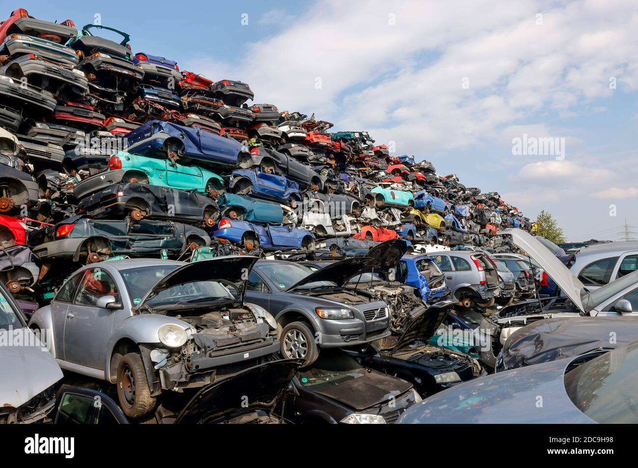 Autoverschrottung autorecycler -Fotos und -Bildmaterial in hoher ...
