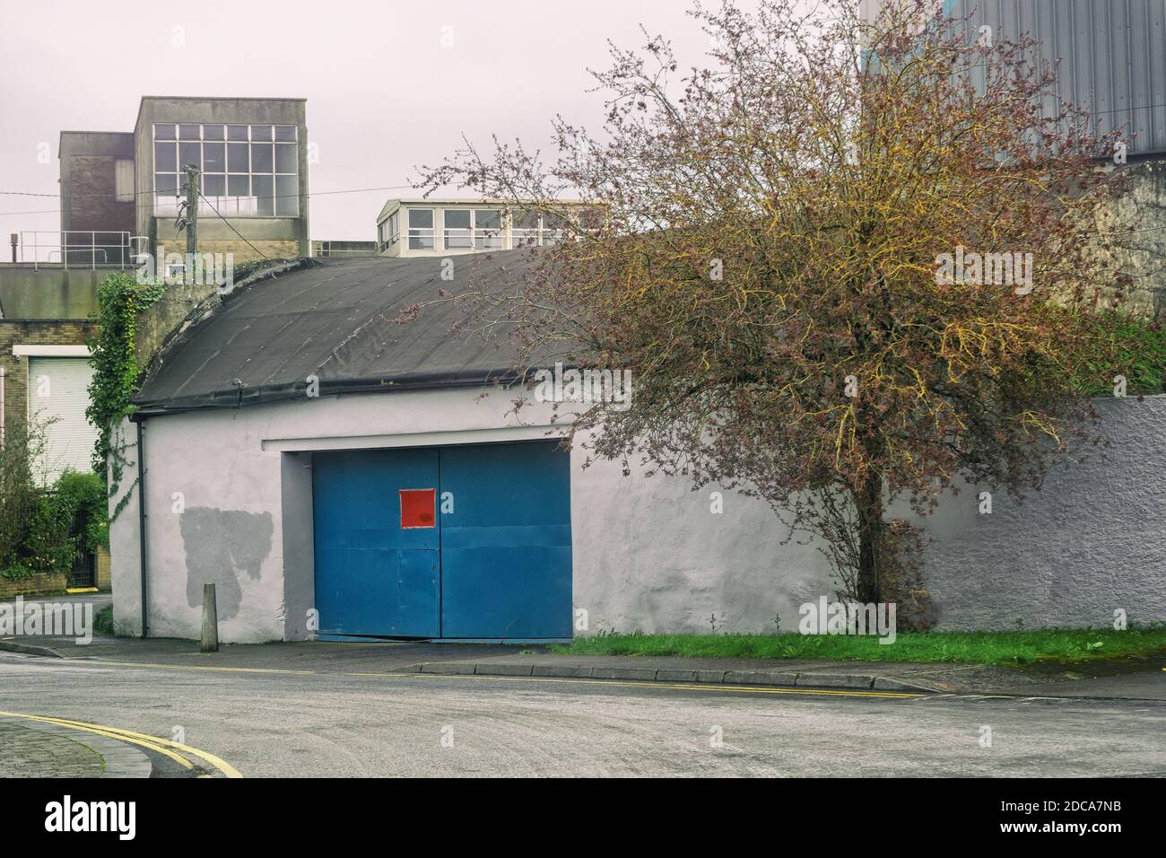Backstreet garage -Fotos und -Bildmaterial in hoher Auflösung – Alamy