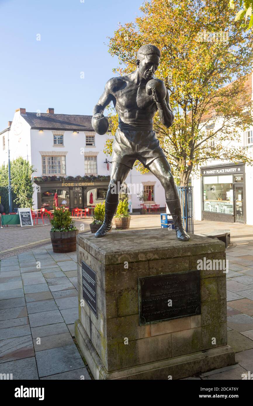 Statue warwick boxer -Fotos und -Bildmaterial in hoher Auflösung – Alamy