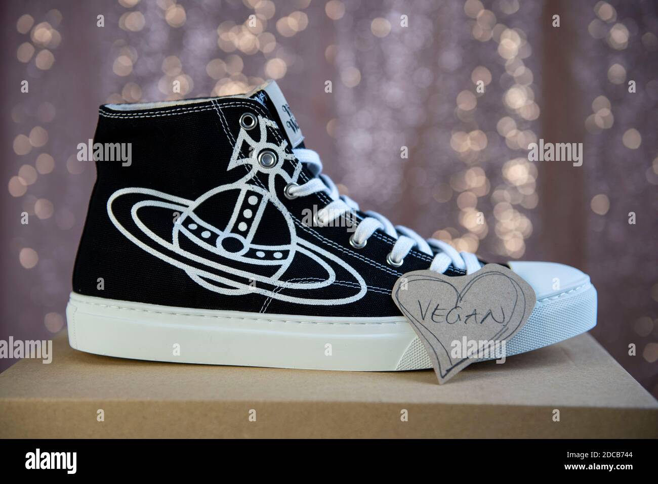 Vivienne Westwood vegane Plimsoll High Top Turnschuhe mit Orb Logo ...
