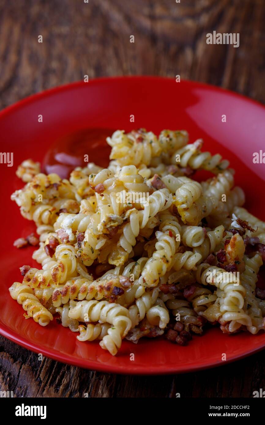 Spirelli pasta -Fotos und -Bildmaterial in hoher Auflösung – Alamy