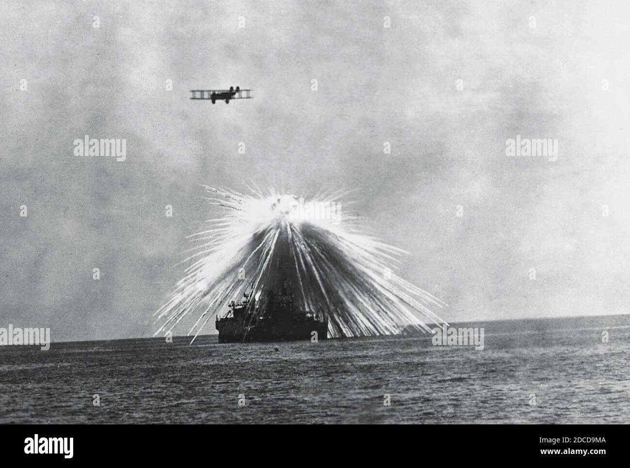 Phosphorus bomb -Fotos und -Bildmaterial in hoher Auflösung – Alamy