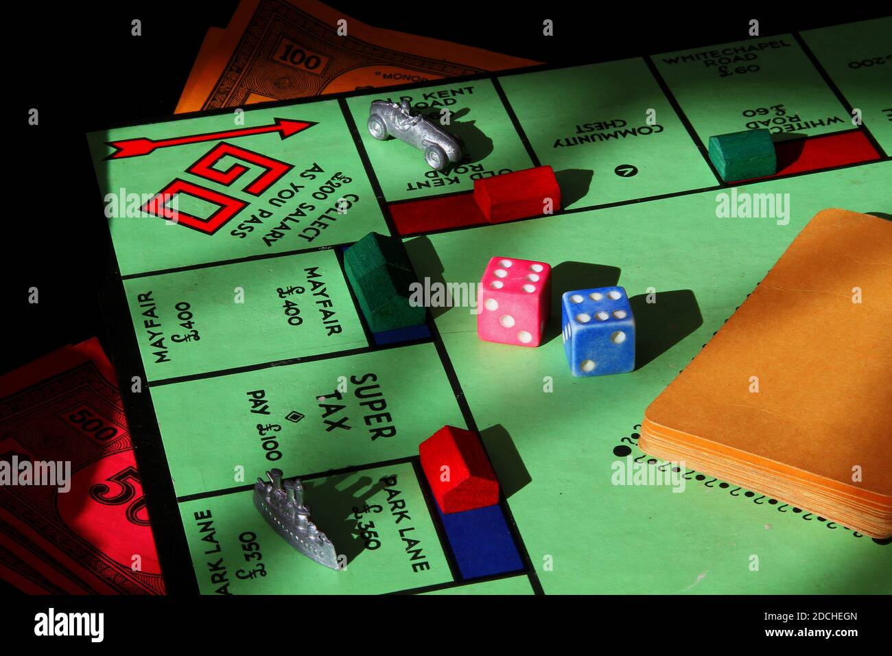 Monopoly game board -Fotos und -Bildmaterial in hoher Auflösung – Alamy