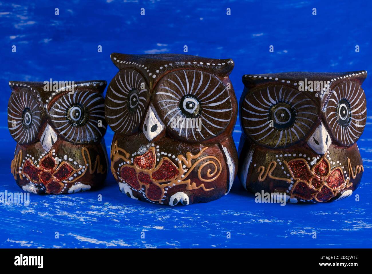 Holzschnitzerei eulen -Fotos und -Bildmaterial in hoher Auflösung – Alamy
