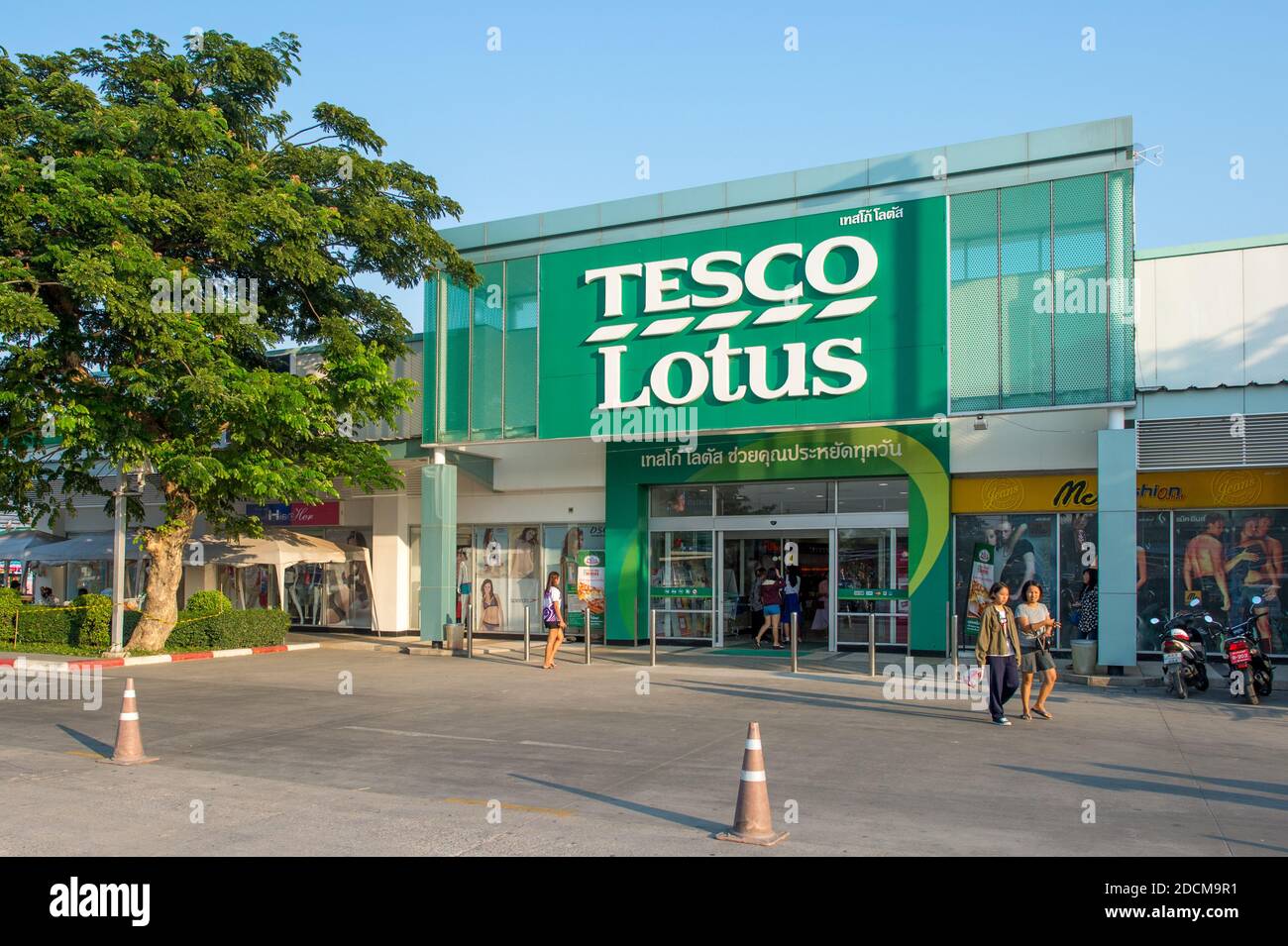 Thailand thai tesco supermarkt zeichen -Fotos und -Bildmaterial in ...