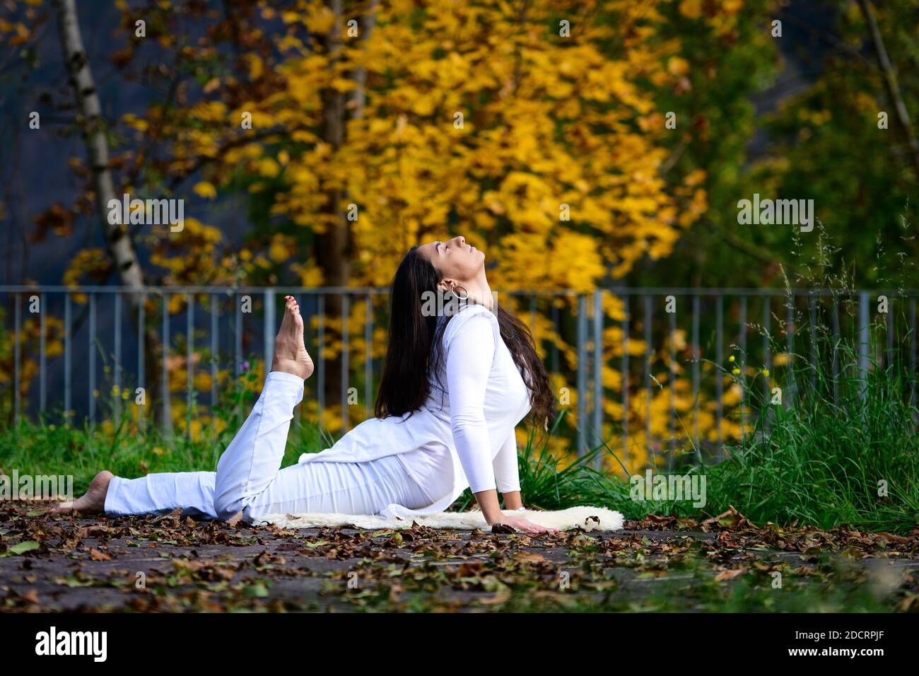 Posizione orante -Fotos und -Bildmaterial in hoher Auflösung – Alamy