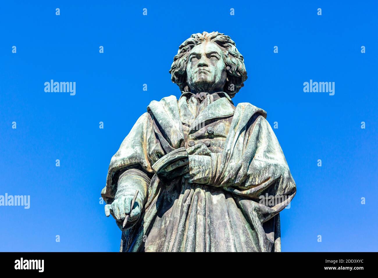 Eine Statue von Ludwig van Beethoven in Bonn, Deutschland, wo er ...